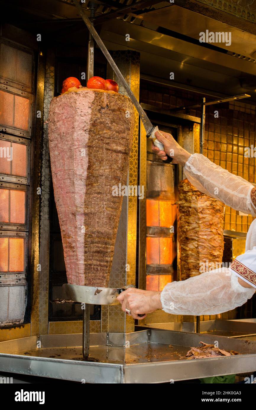 Traditional turkish doner kebab grilled -Fotos und -Bildmaterial in ...