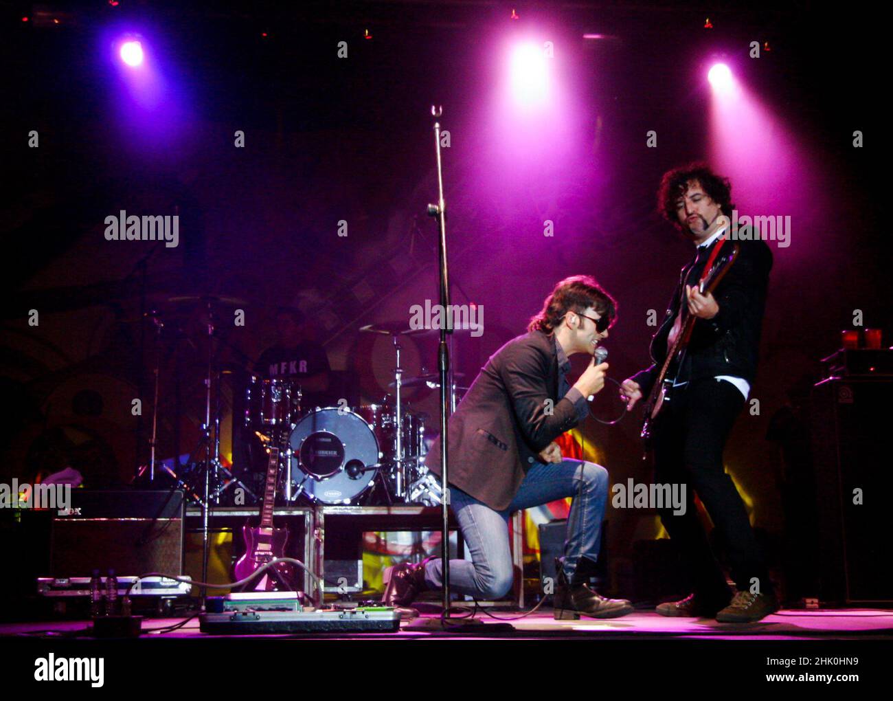 Leonardo de Lozanne ex vocalista de Fobia cantando con la banda de Rock ...