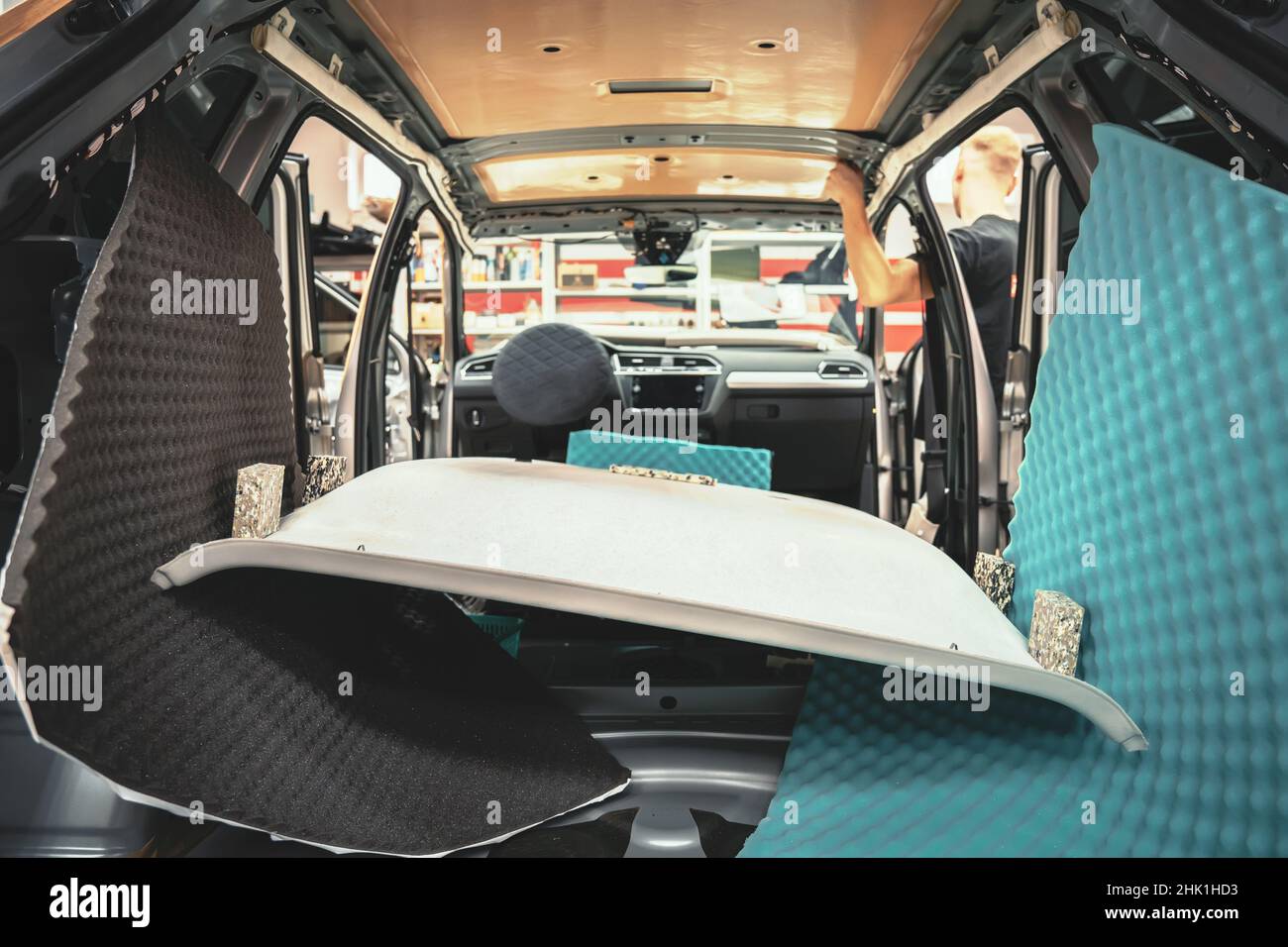 Dachhimmel auto innen -Fotos und -Bildmaterial in hoher Auflösung – Alamy