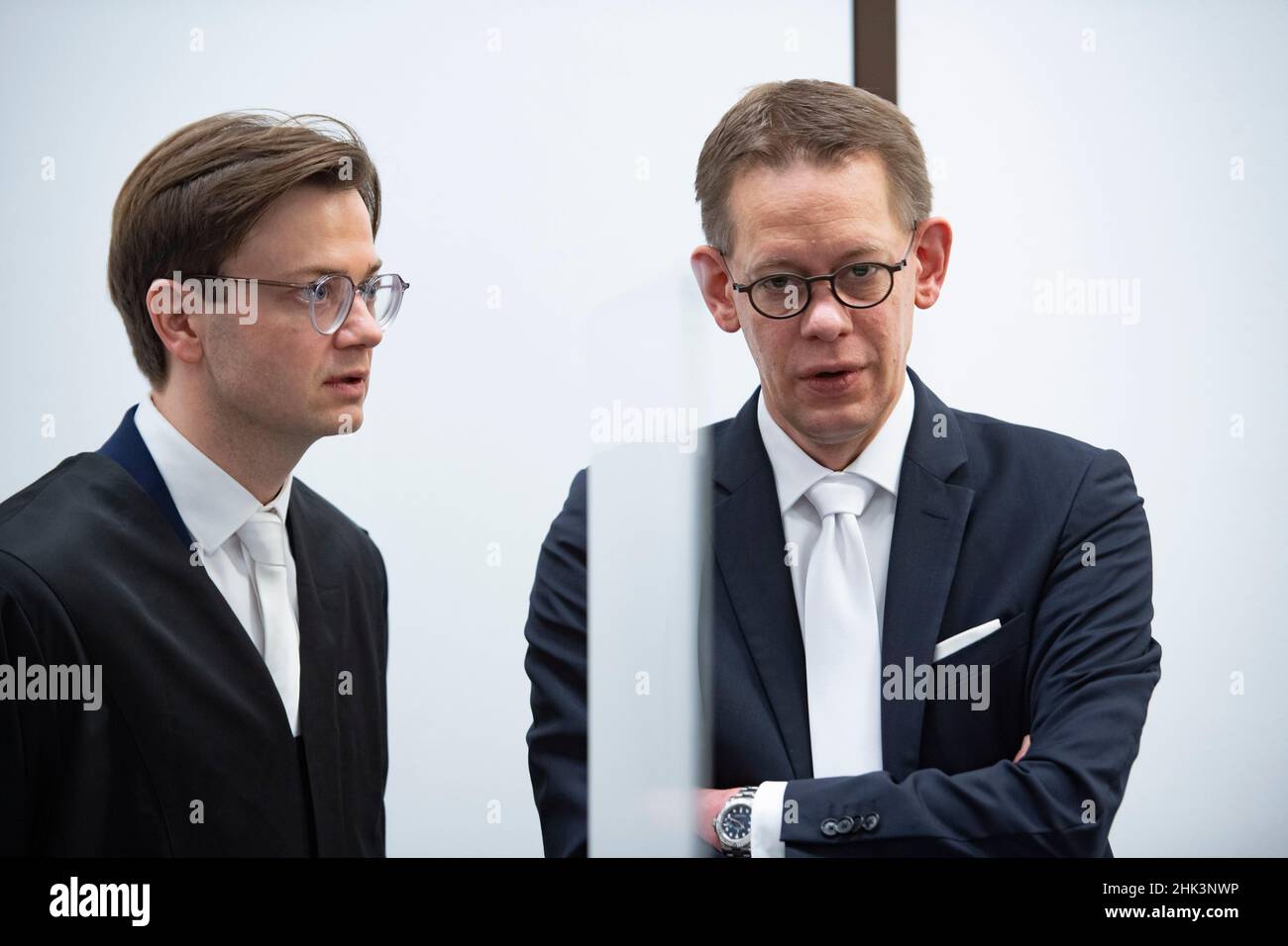 Köln, Deutschland. 01st. Februar 2022. Die Anwälte Sebastian Dobritzsch ...