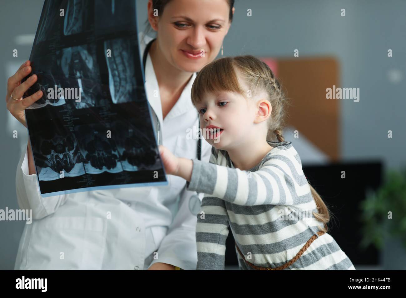 Ct scan child -Fotos und -Bildmaterial in hoher Auflösung – Alamy
