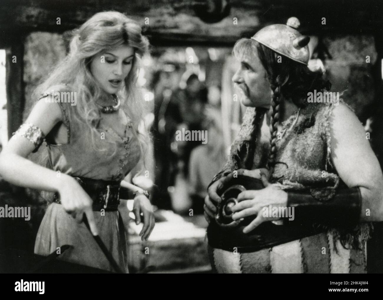 Depardieu laetitia casta asterix obelix -Fotos und -Bildmaterial in ...