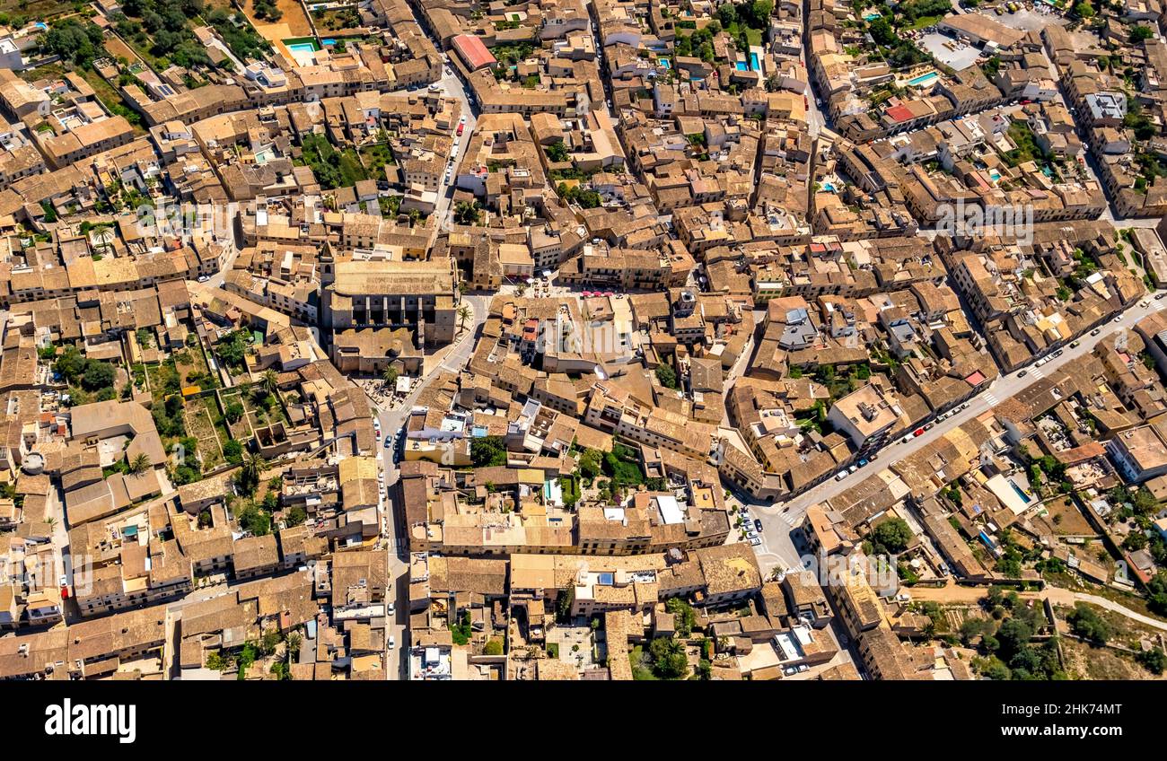 Altstadt und kirche sant andreu in santanyi -Fotos und -Bildmaterial in ...