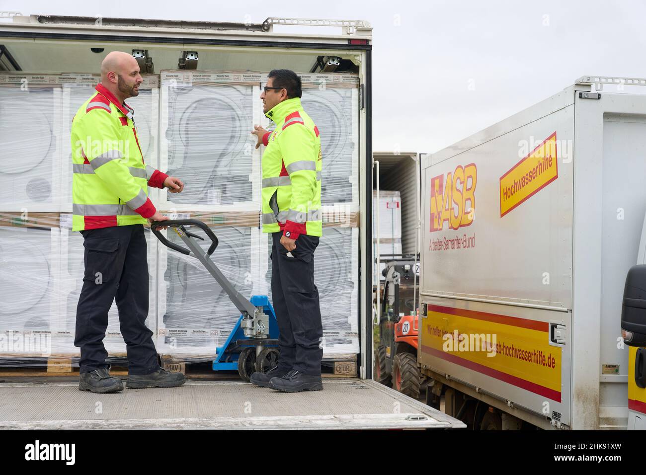 Heimersheim, Deutschland. 01st. Februar 2022. Die ASB-Helfer Armeen ...