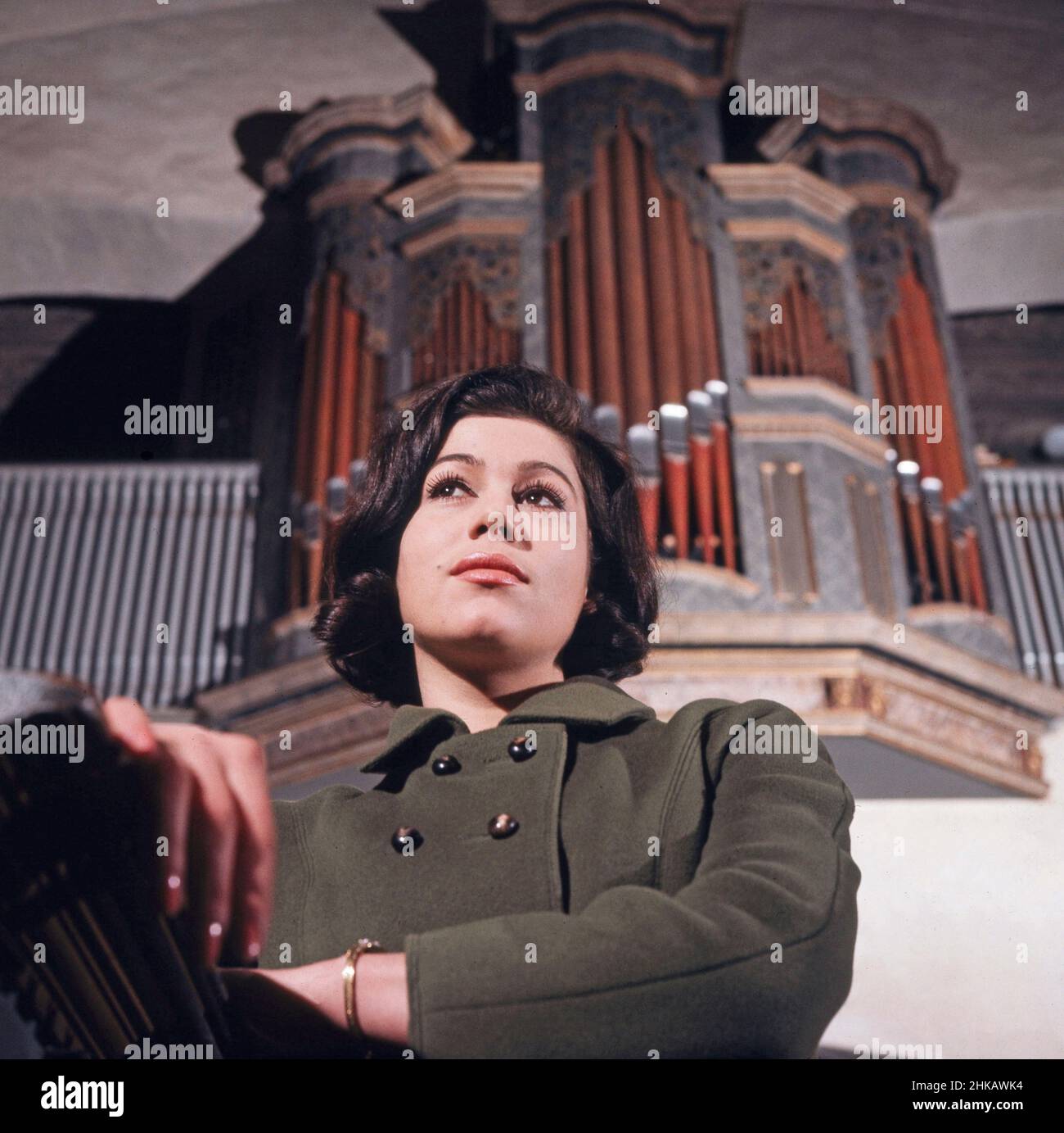 Hannelore Elsner, deutsche Schauspielerin und Autorin, im Innenraum ...
