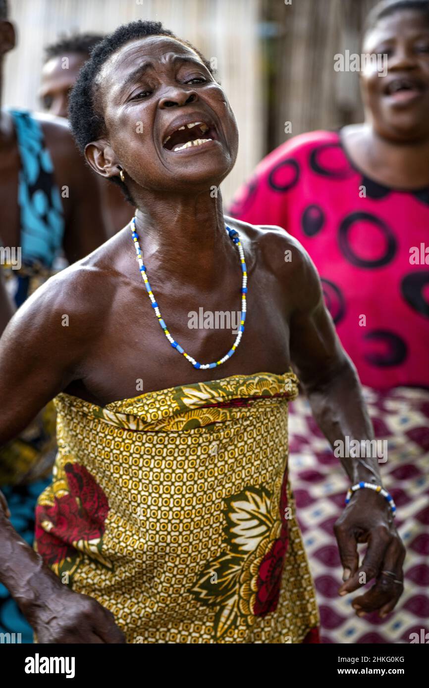 Voodoo dancer trance -Fotos und -Bildmaterial in hoher Auflösung – Alamy
