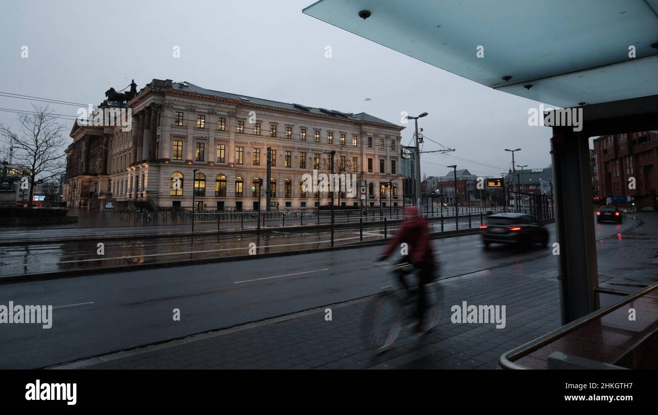 Braunschweig, Deutschland. 03rd. Februar 2022. Hinter der regnerischen ...
