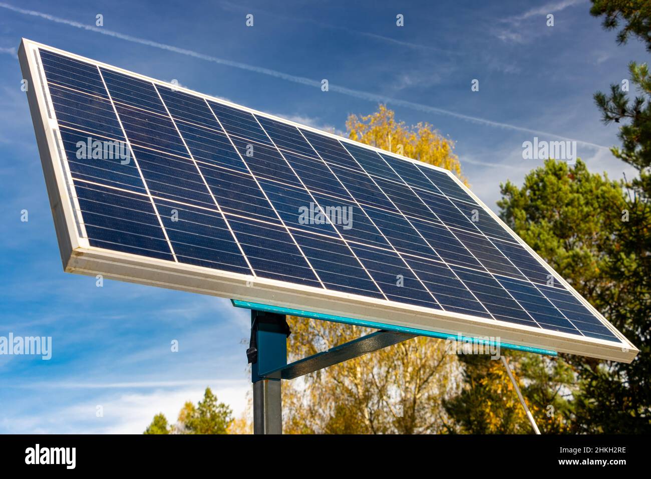 Stand solar panel -Fotos und -Bildmaterial in hoher Auflösung – Alamy