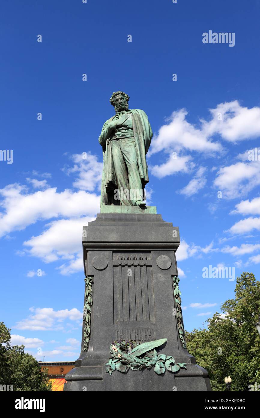 Statue von alexander pushkin in moskau -Fotos und -Bildmaterial in ...