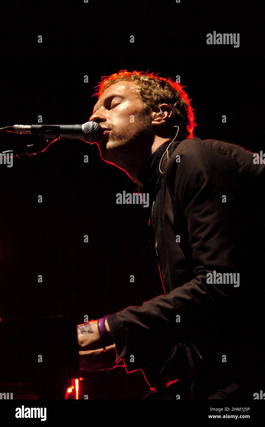 Coldplay fallschirm tour -Fotos und -Bildmaterial in hoher Auflösung ...