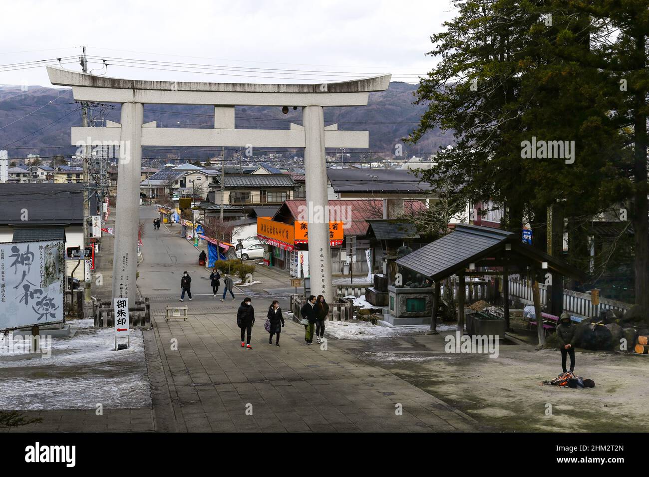 suwa, nagano, japan, 2022/06/02 , Haupteingang Torii am Suwa Grand ...