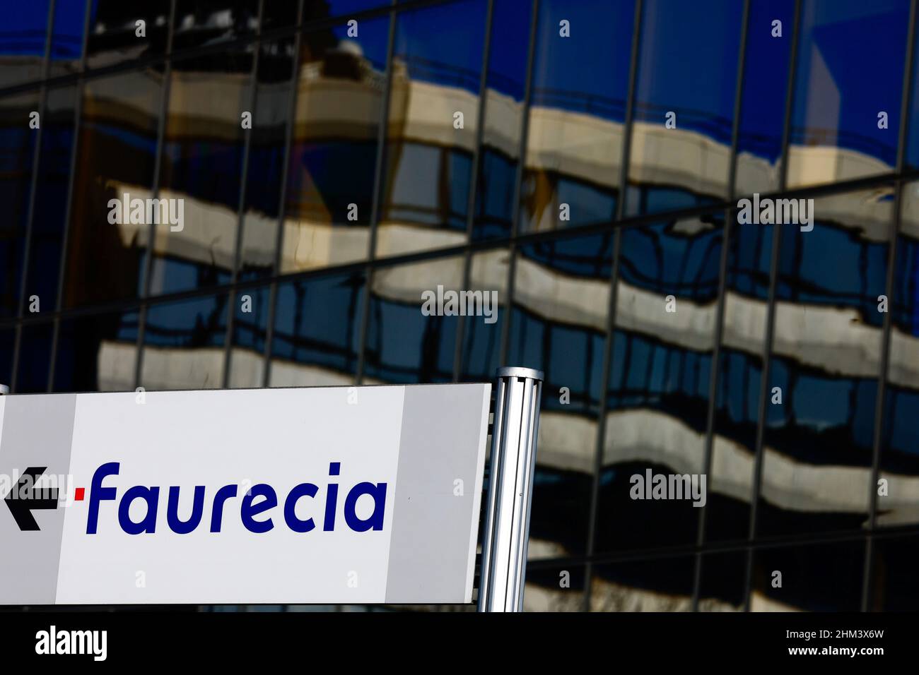 Faurecia logo -Fotos und -Bildmaterial in hoher Auflösung – Alamy