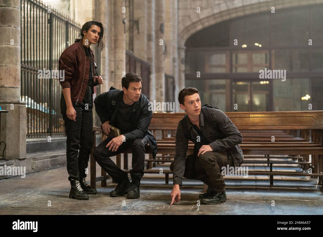 UNCHARTED, von links: Sophia Ali, Tom Holland, Mark Wahlberg, 2022. ph ...