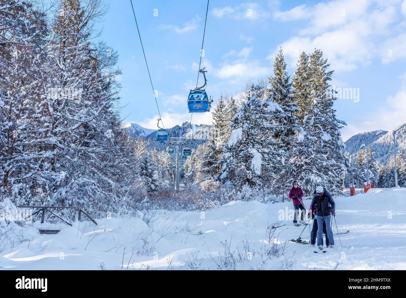 Bansko, Bulgarien - 3. Februar 2022: Bulgarisches Winter-Skigebiet ...
