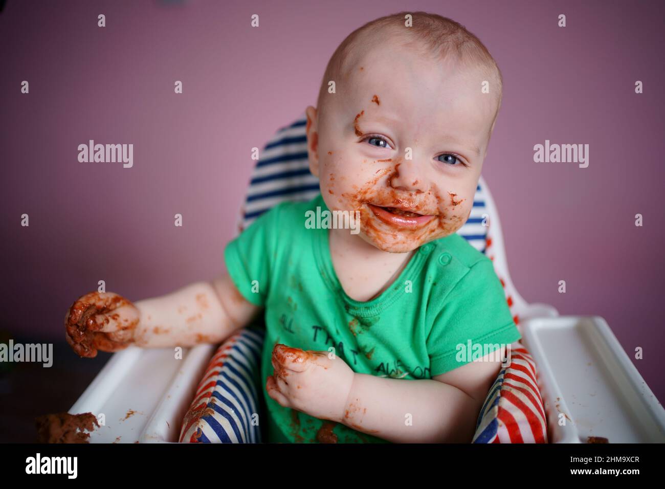 Verschmiertes kind -Fotos und -Bildmaterial in hoher Auflösung – Alamy
