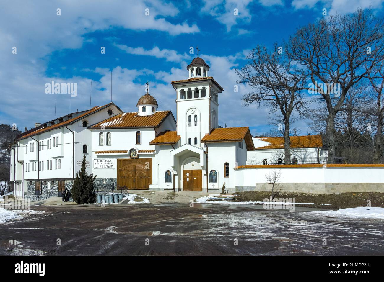 KLISURA, BULGARIEN - 5. FEBRUAR 2022: Orthodoxes Klisura-Kloster, das ...