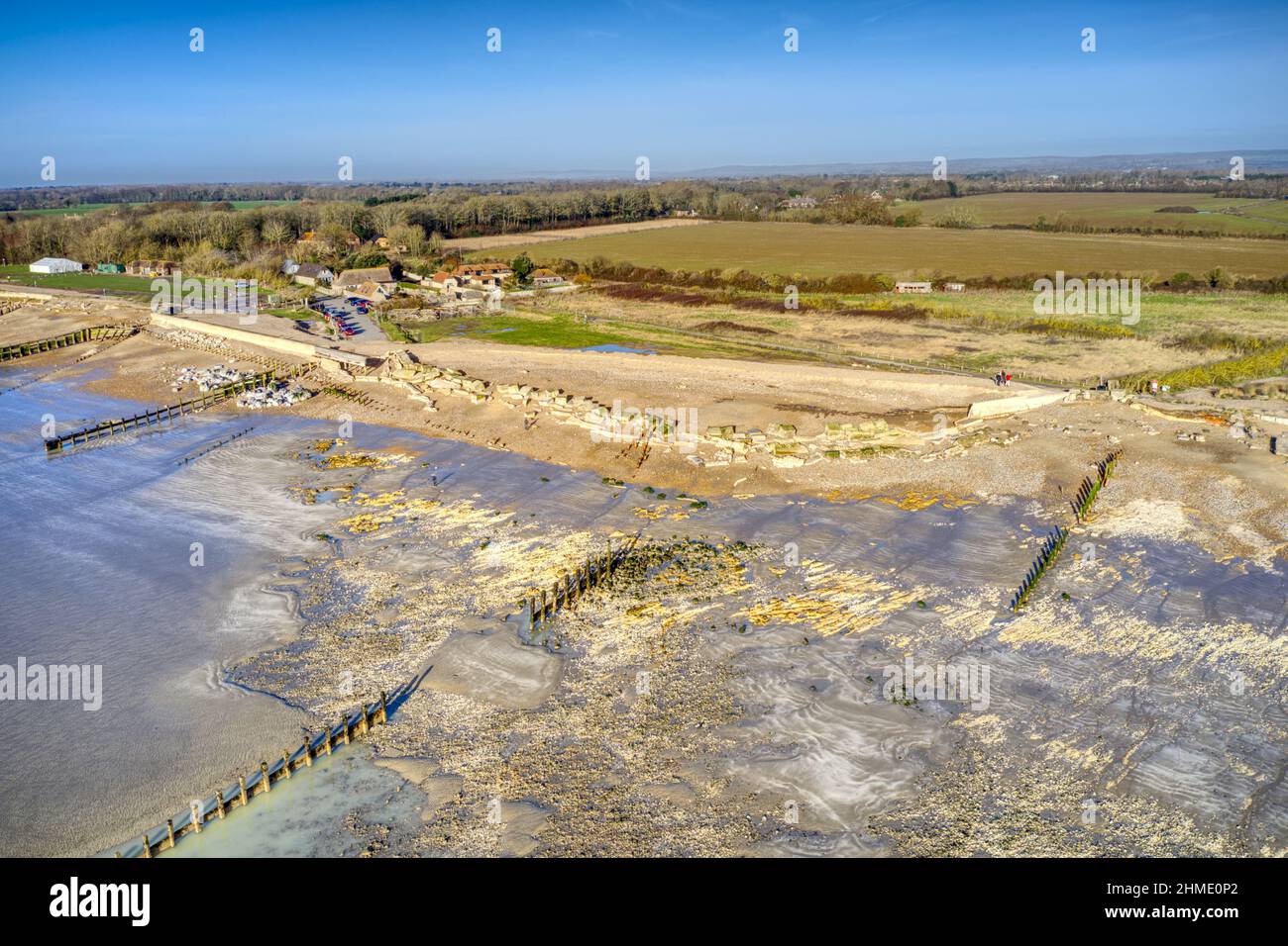 Luftbild der beschädigten Seeabwehr von Climping Beach, mit der alten ...