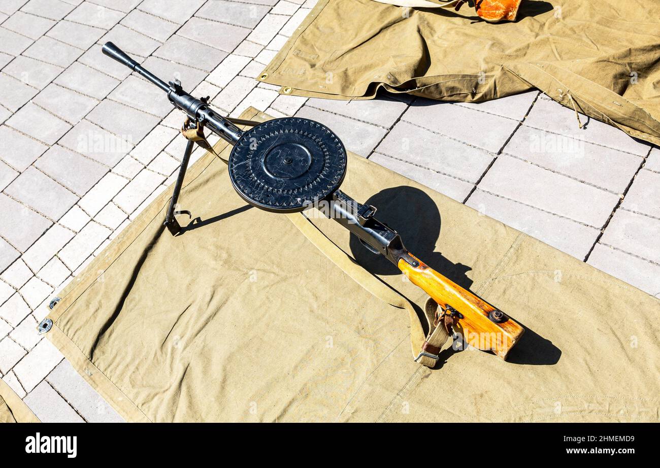 Russian light machine gun russian -Fotos und -Bildmaterial in hoher ...