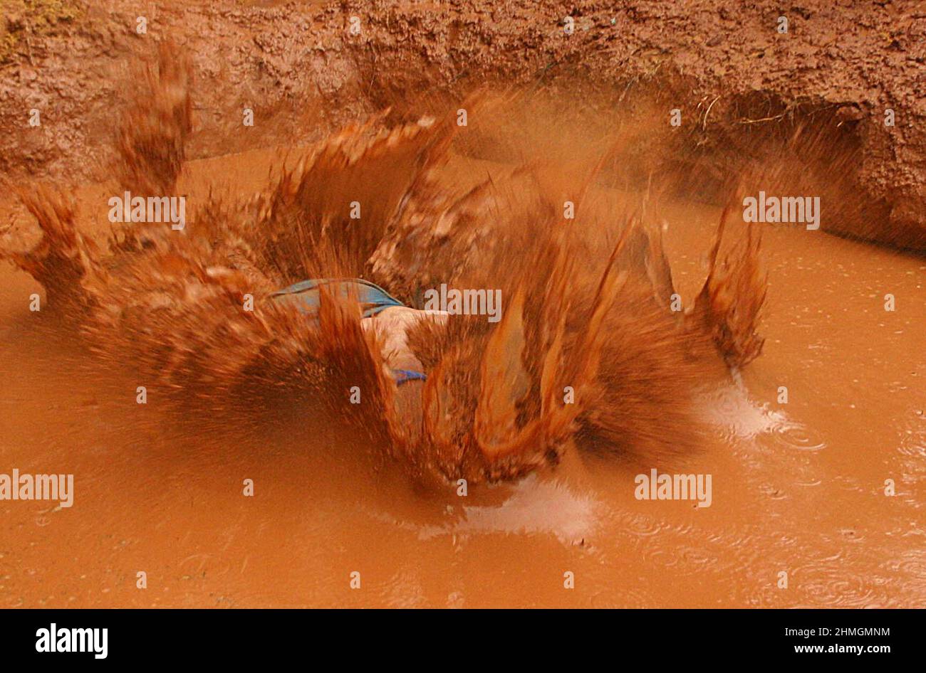 Redneck games belly flop -Fotos und -Bildmaterial in hoher Auflösung ...