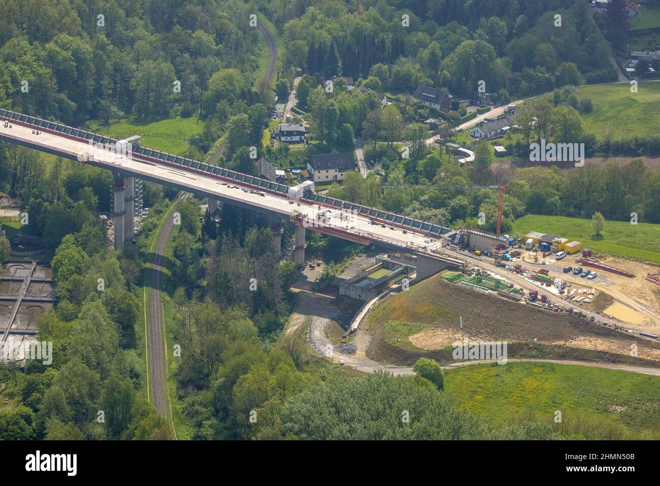 Luftaufnahme, Brücke, Angerbachtalbrücke, neuer Autobahnabschnitt der A44, Spaltschließung ...