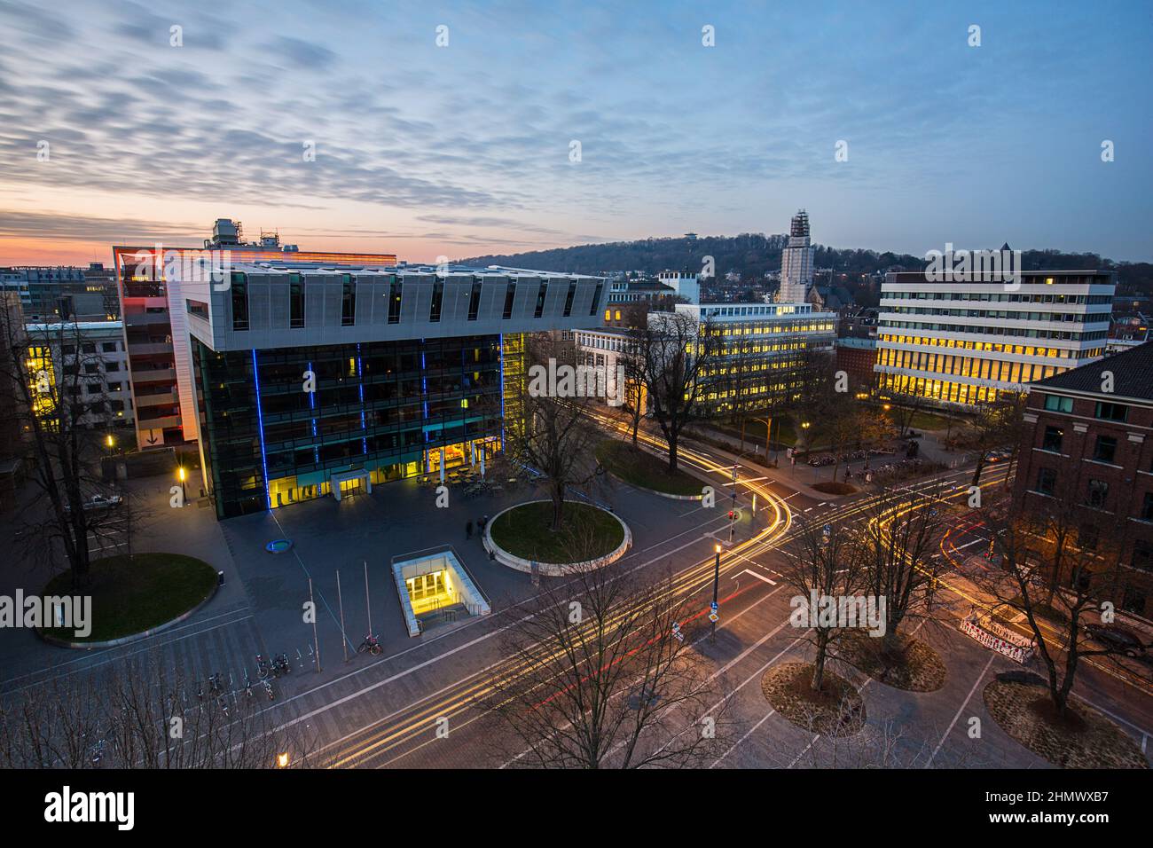 Campus in der nacht -Fotos und -Bildmaterial in hoher Auflösung – Alamy