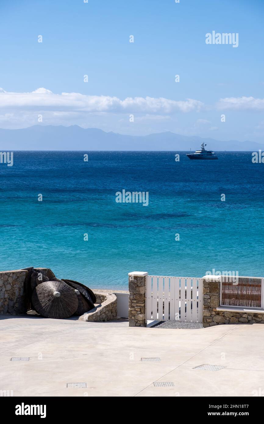 Psarou beach mykonos cyclades greece -Fotos und -Bildmaterial in hoher ...