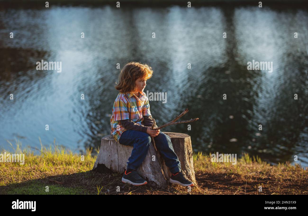Einsames oder einsames Kind. Kinderdepression, Probleme. Junge ...