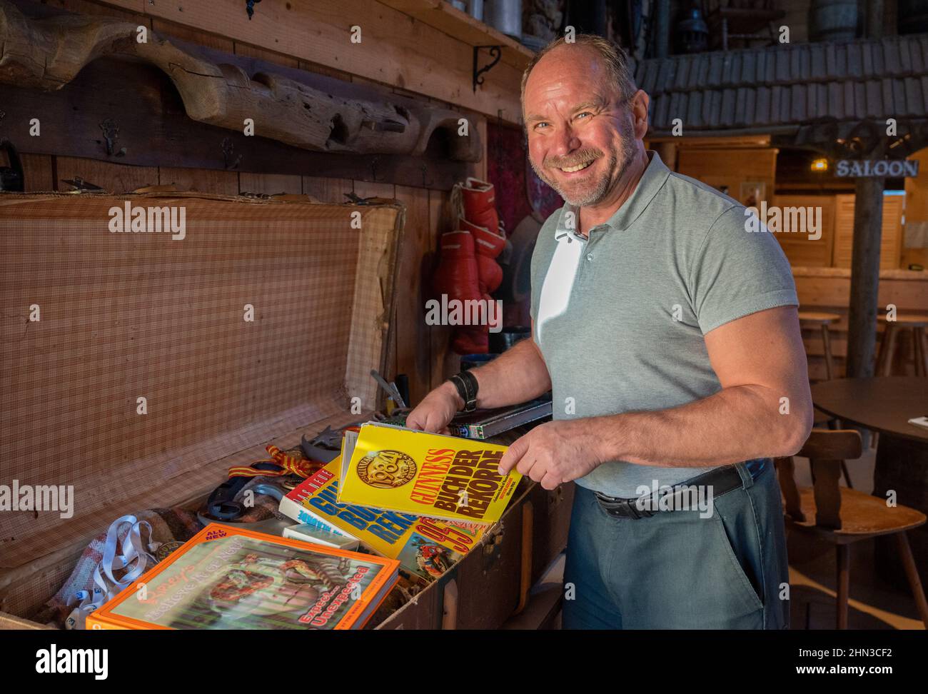 Luxemburg, Luxemburg. 09th. Februar 2021. Georges Christen stöbert in ...