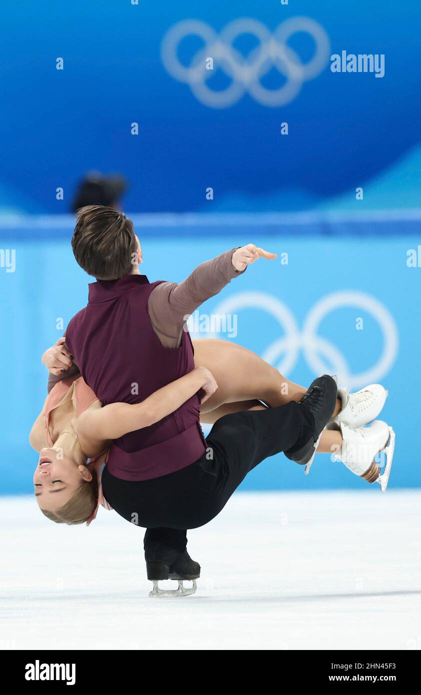 Peking, China. 14th. Februar 2022. Alexandra Stepanova (hinten) und ...