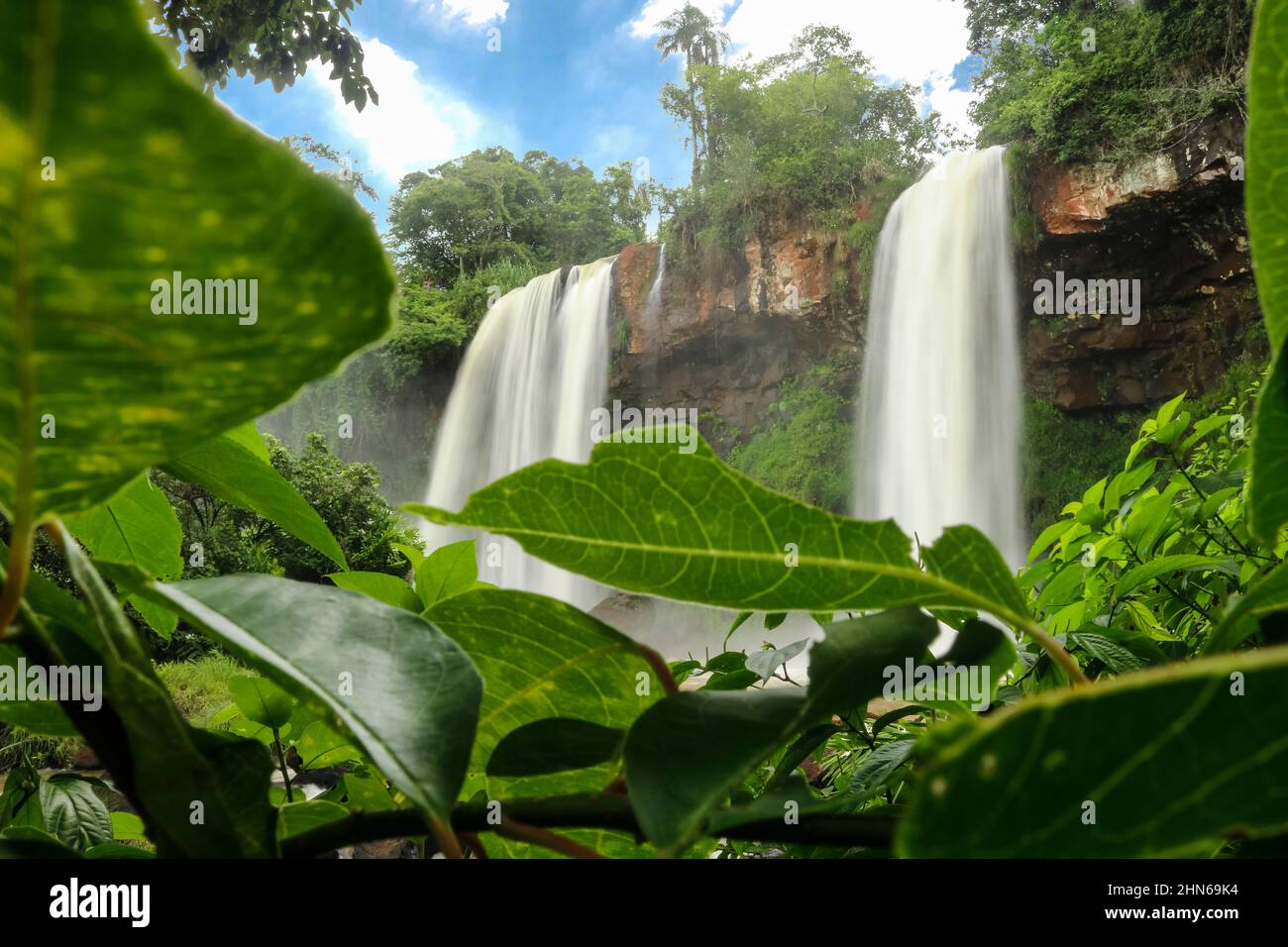 Iguzu Falls an der Grenze zwischen Brasilien und Argentinien. Einer der ...