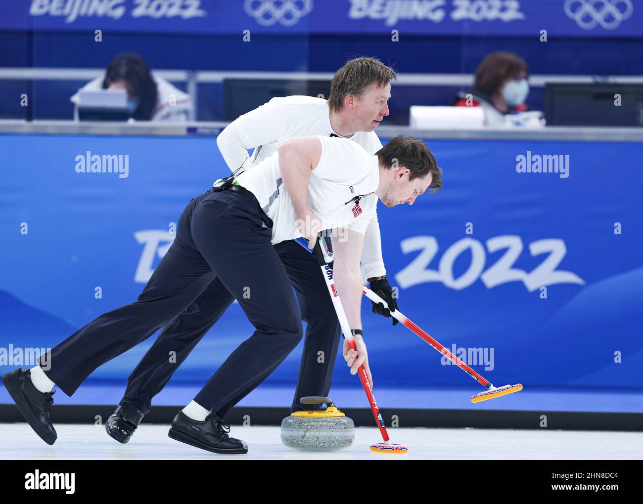 Peking, China. 15th. Februar 2022. Torger Nergaard (hinten) und Magnus ...