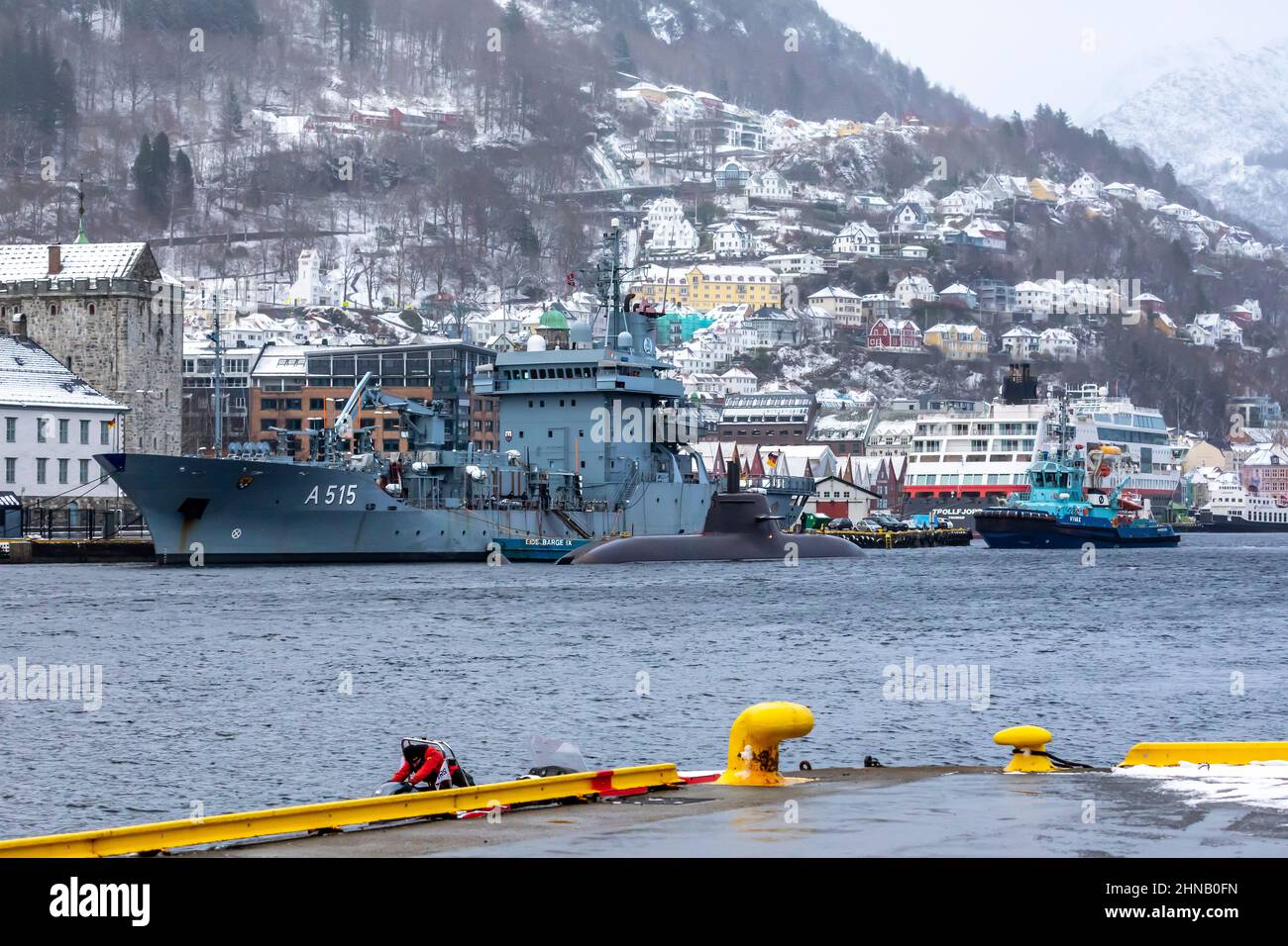 Auffüll- und Hilfsschiff Main A515 der deutschen Marine im Hafen von ...