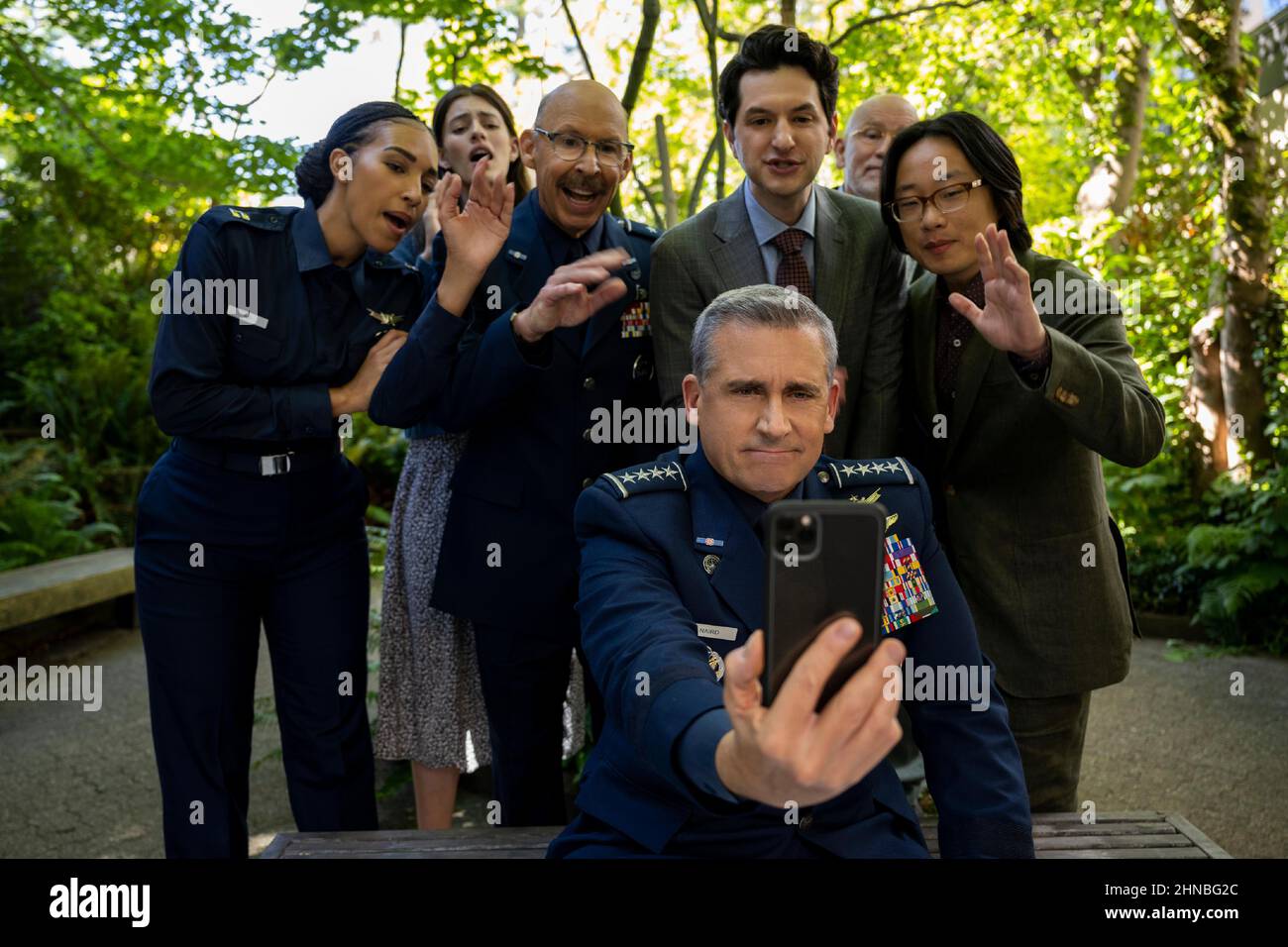 (L bis R) Tawny Newsome als Angela Ali, Diana Silvers als Erin Naird ...