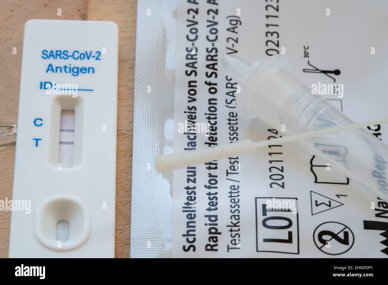 Positiver Corona Antigen Schnelltest, Lay-Test, Selbsttest, zum ...