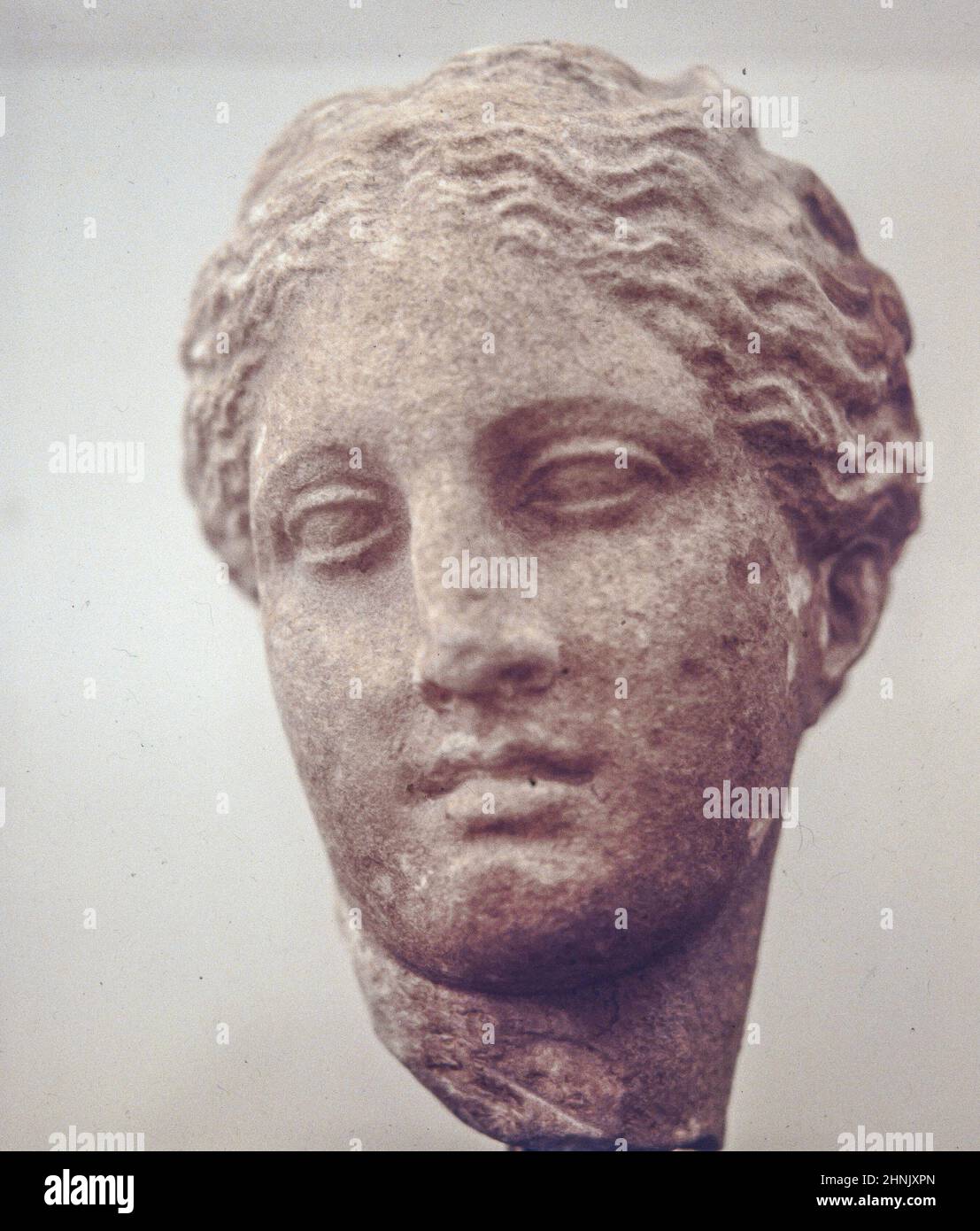 Cabeza de la diosa Higía, atribuida a Escopas, 360 n. Chr. , Escultura ...