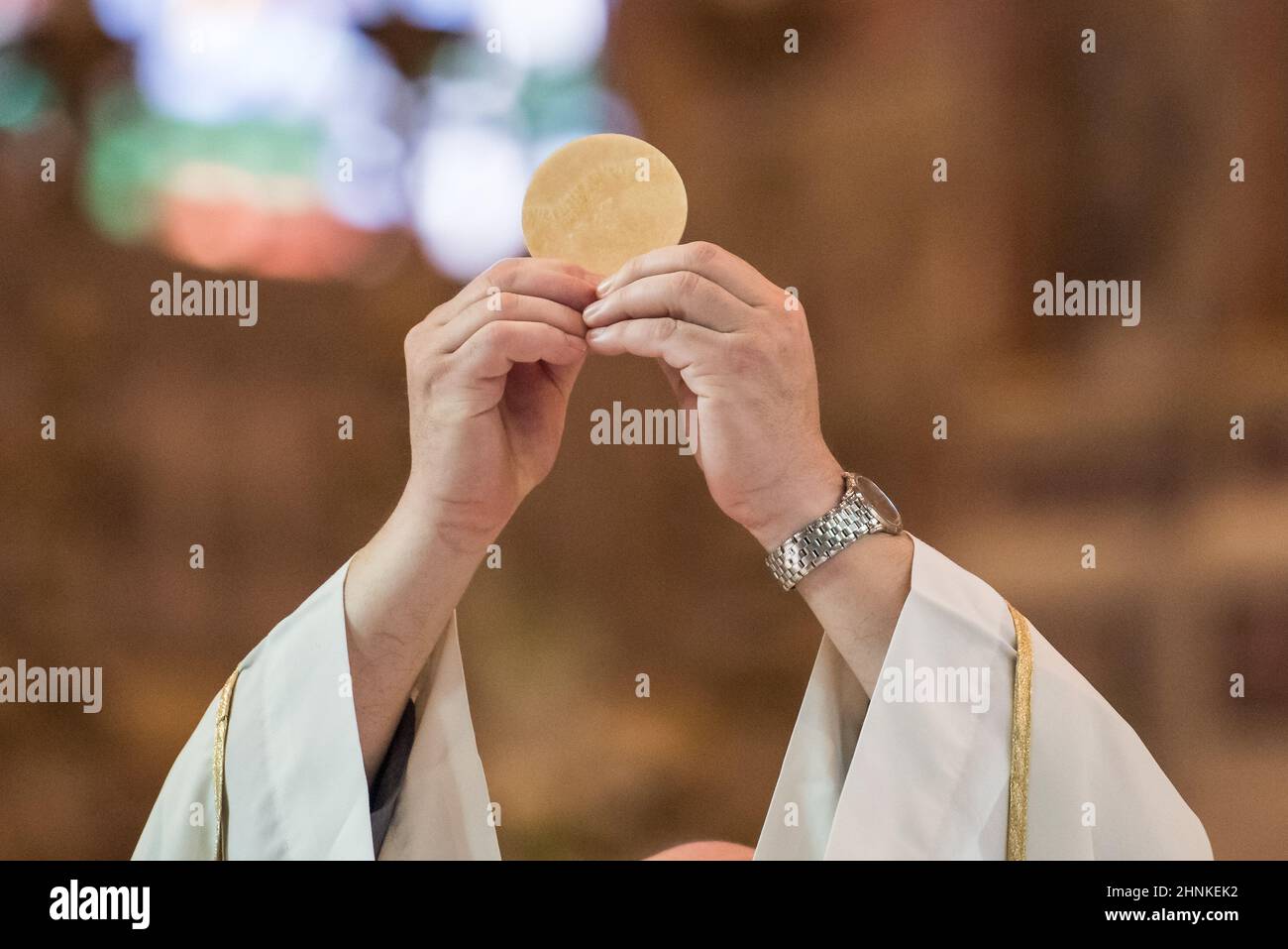 Sacrament of eucharist -Fotos und -Bildmaterial in hoher Auflösung – Alamy