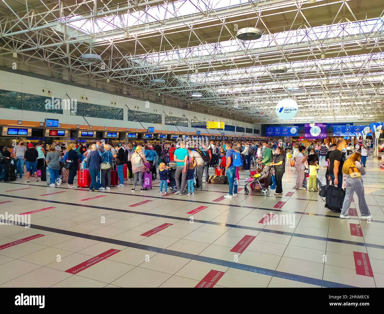 Verwunderlich Ankunft Flughafen Antalya Heute Fotos