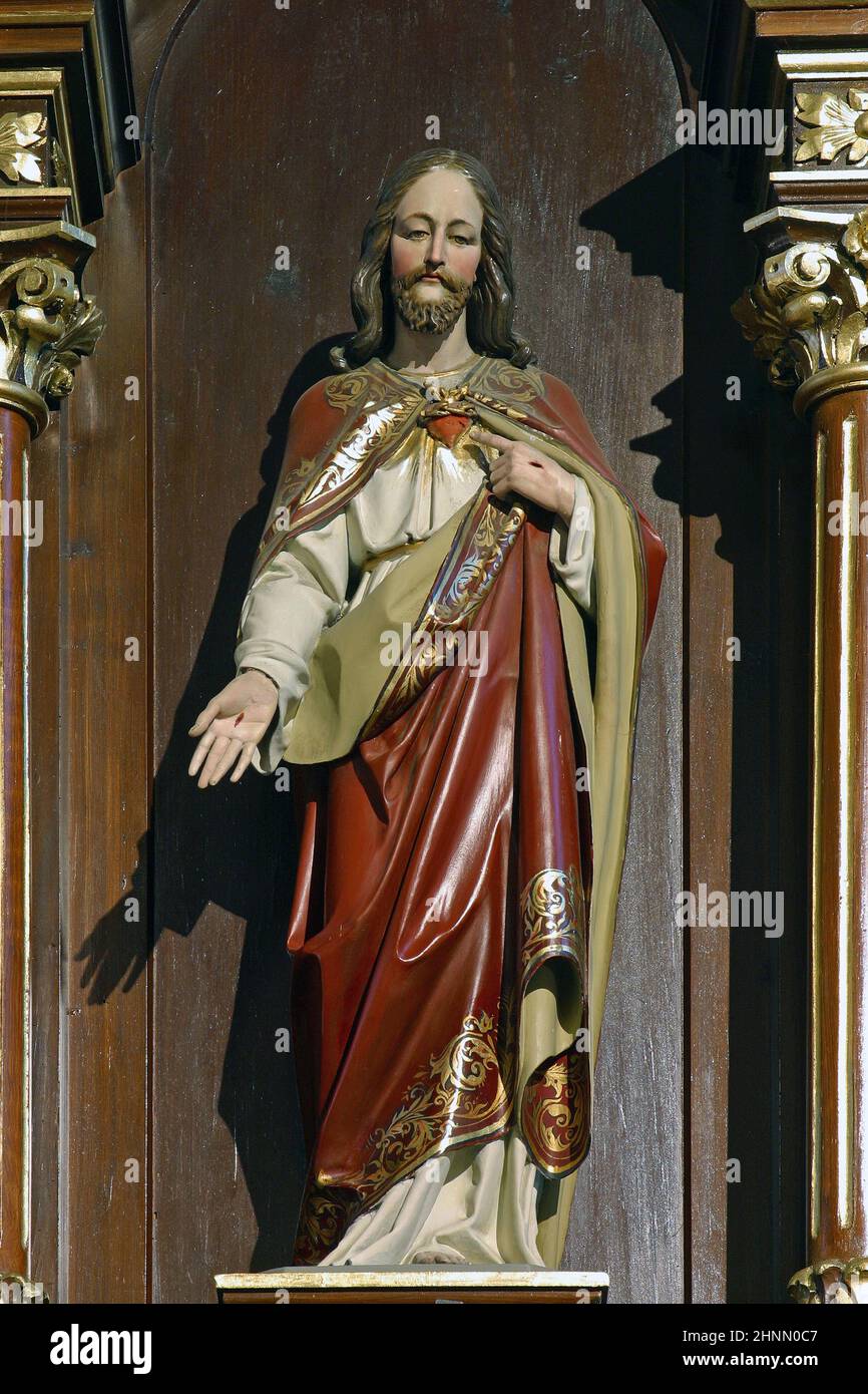 Pfarrkirche des heiligen herzens -Fotos und -Bildmaterial in hoher Auflösung – Alamy