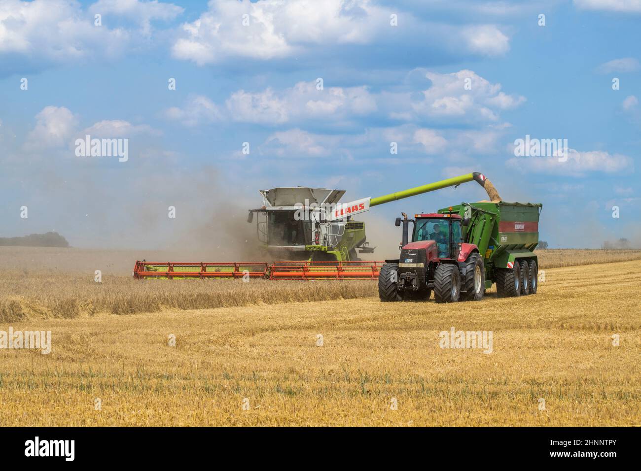 Getreide ernten -Fotos und -Bildmaterial in hoher Auflösung – Alamy