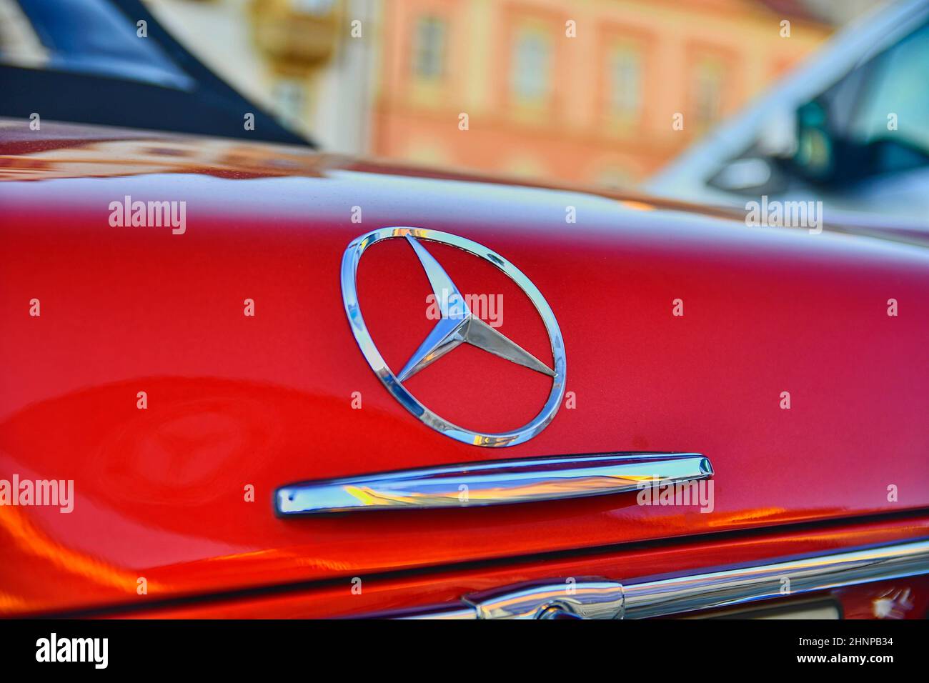 Vintage rote limousine -Fotos und -Bildmaterial in hoher Auflösung – Alamy