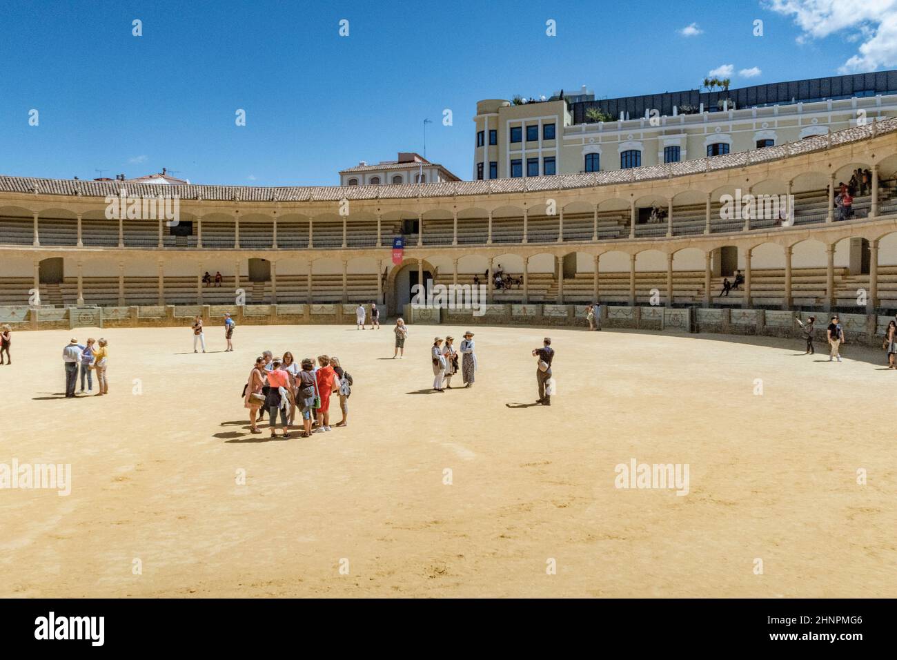 Besucher der Plaza de Toros oder Stierkampfarena. Die Stierkampfarena ...