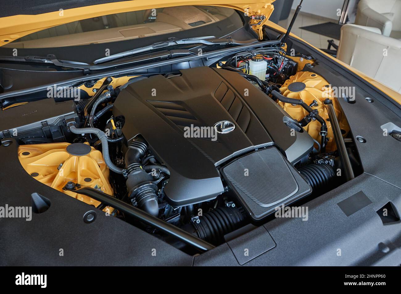 Car engine bay -Fotos und -Bildmaterial in hoher Auflösung – Alamy