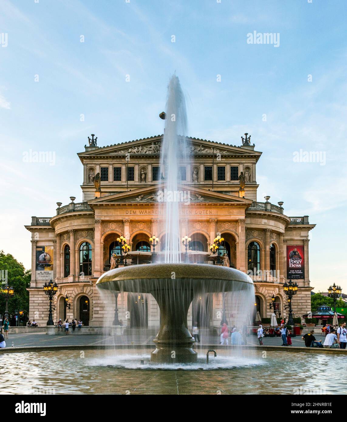 Frankfurt alte oper nachts -Fotos und -Bildmaterial in hoher Auflösung ...