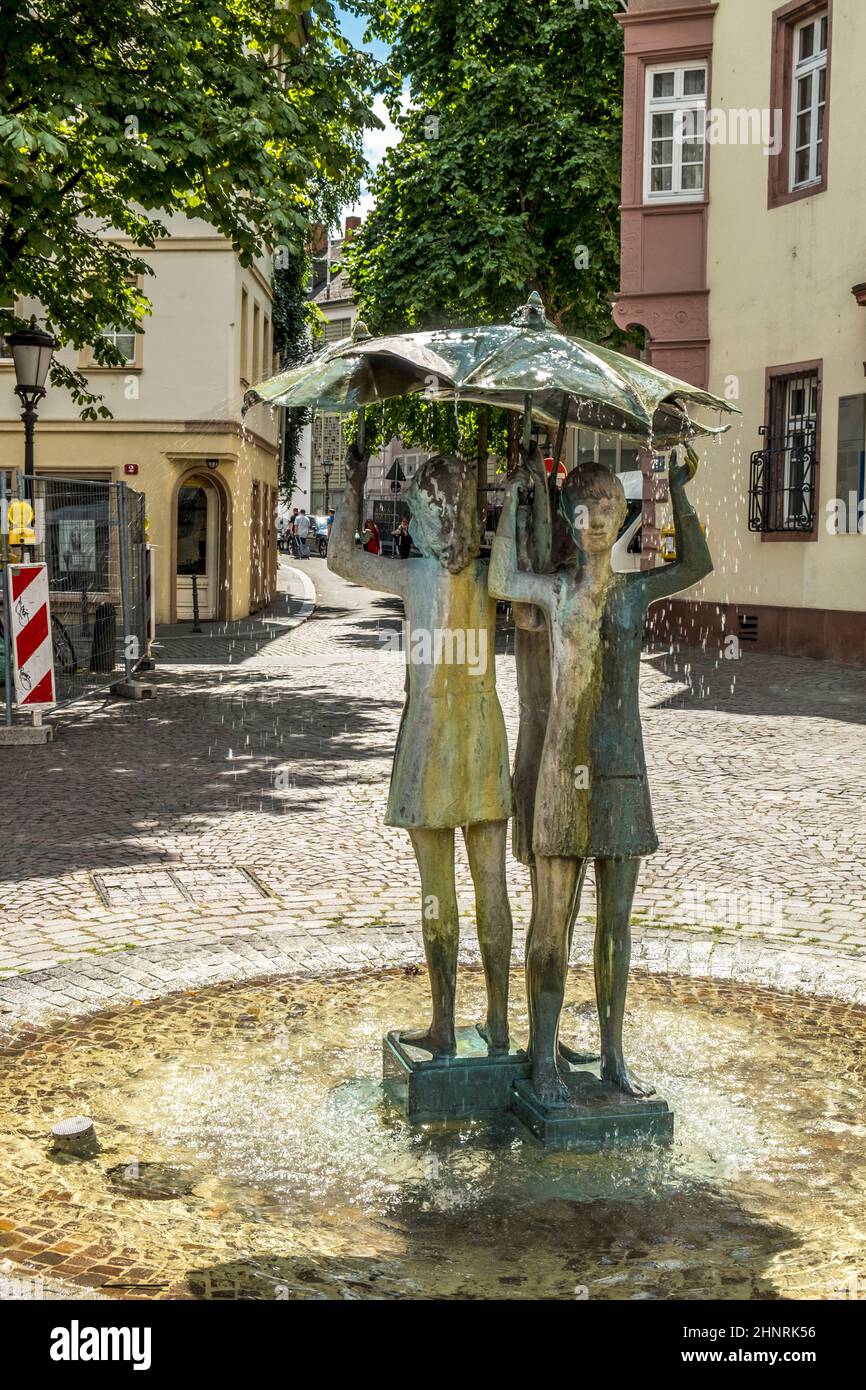 Drei Mädchen Brunnen auf dem Ballplatz in Mainz Stockfotografie - Alamy