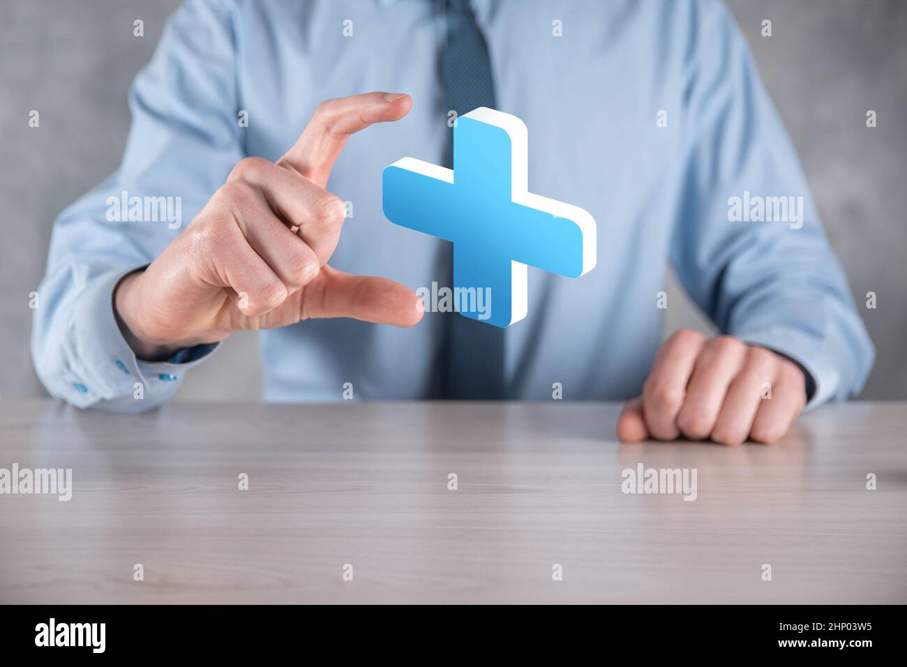 Geschäftsmann halten 3D plus Symbol, Mann halten in der Hand bieten ...
