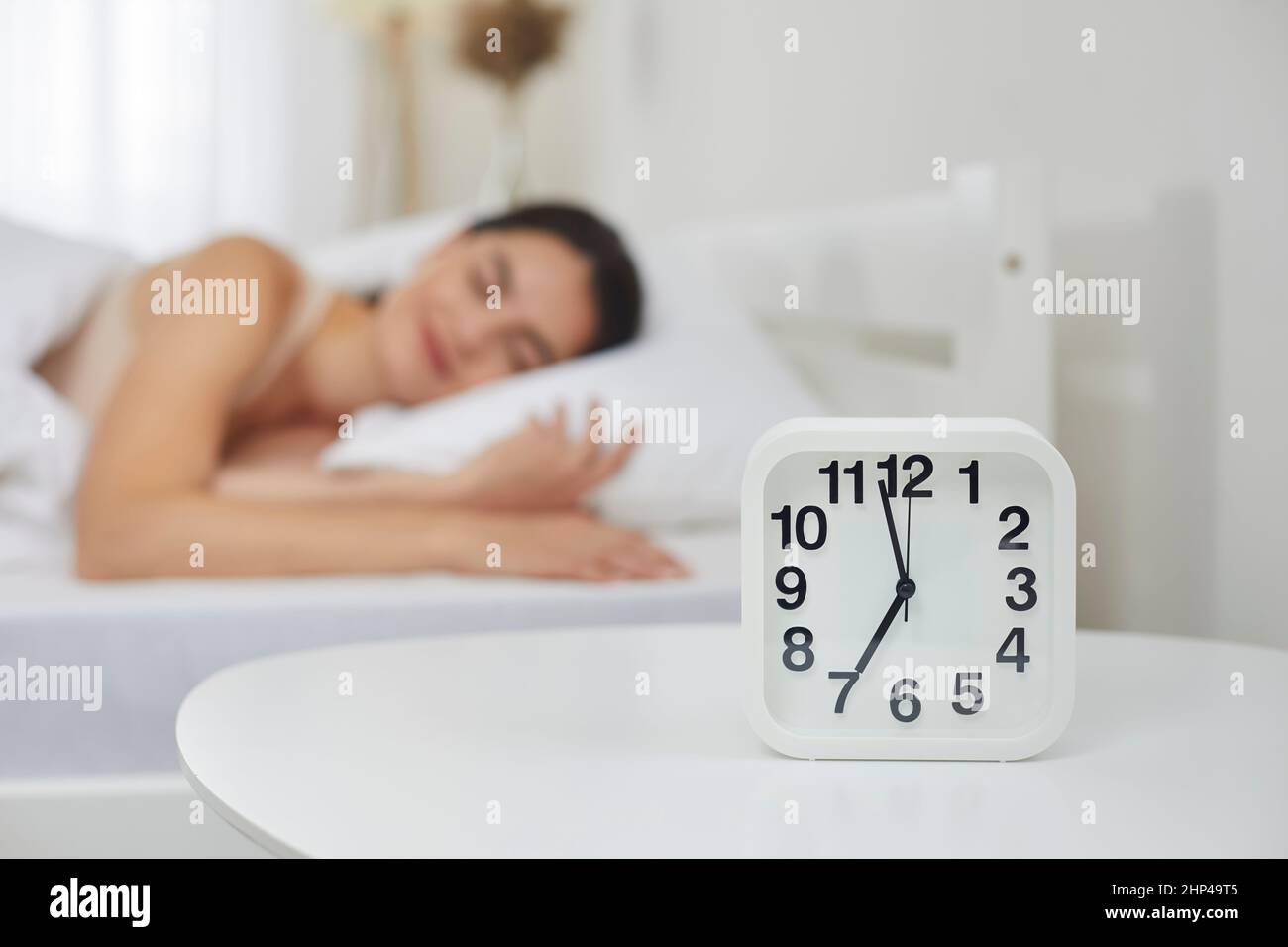 Sieben uhr und zeit zu -Fotos und -Bildmaterial in hoher Auflösung – Alamy