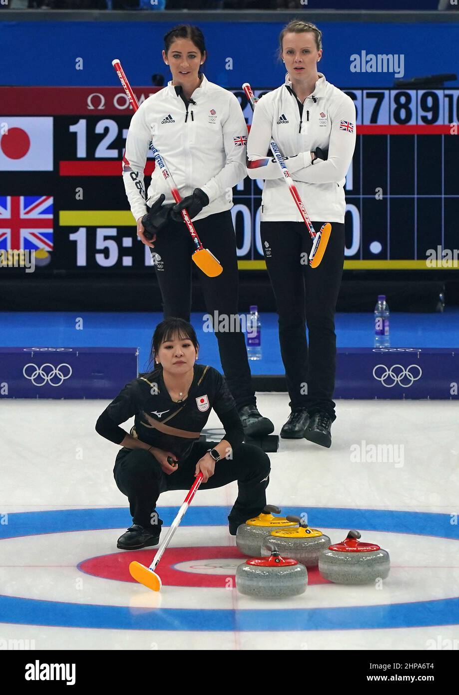 Die Briten Eve Muirhead und Vicky Wright schauen sich am 16. Tag der ...