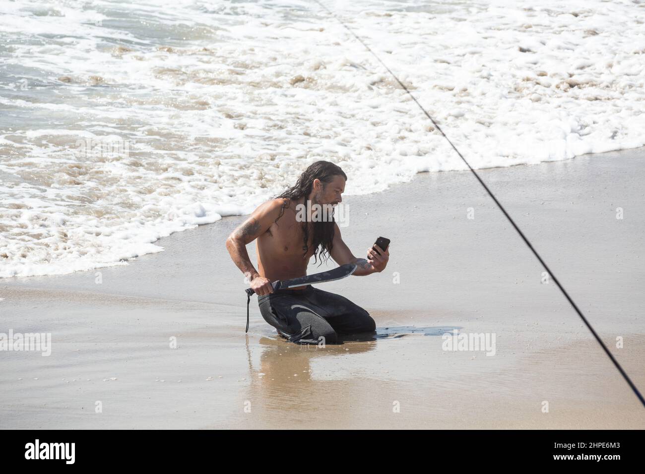 Los Angeles, CA, 20. Februar 2022 - Ein Mann mit einer Machete am ...