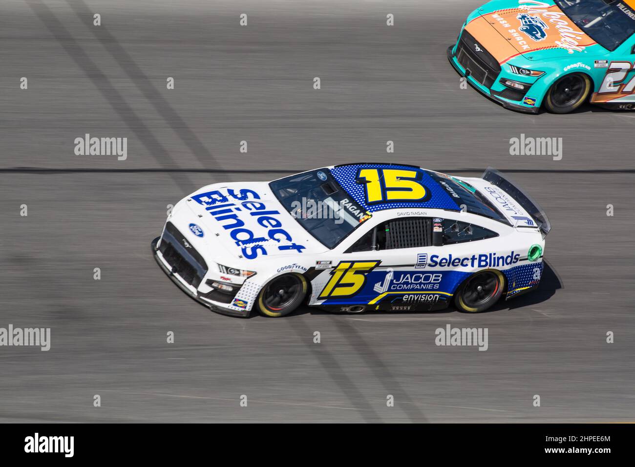 20. Februar 2022: David Ragan (15), Fahrer der NASCar Cup Series, fährt ...