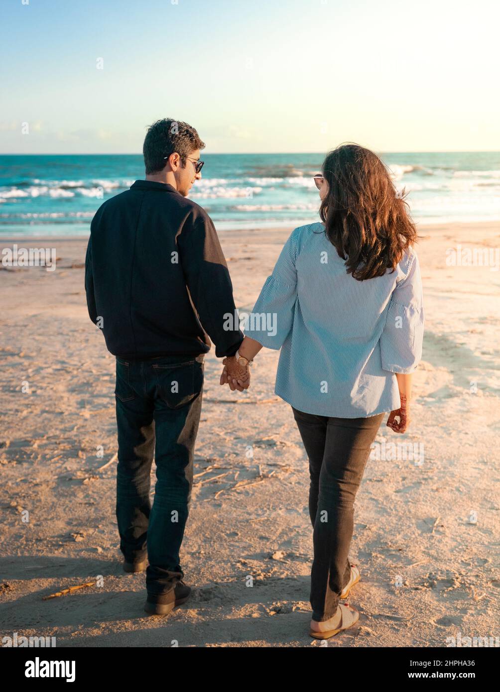 Romantischer spaziergang -Fotos und -Bildmaterial in hoher Auflösung ...